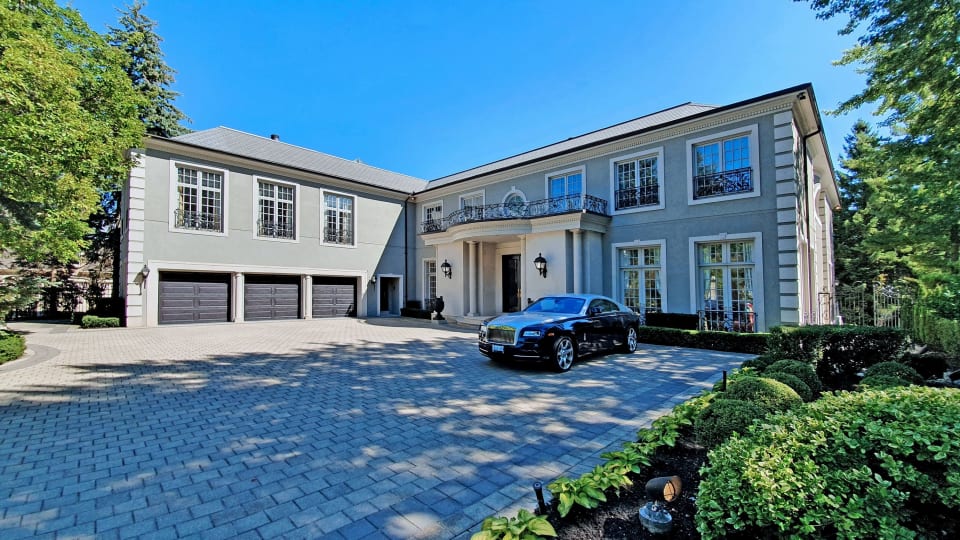 21 Old Colony Rd | Nancy Saedi | Toronto Real Estate Agency